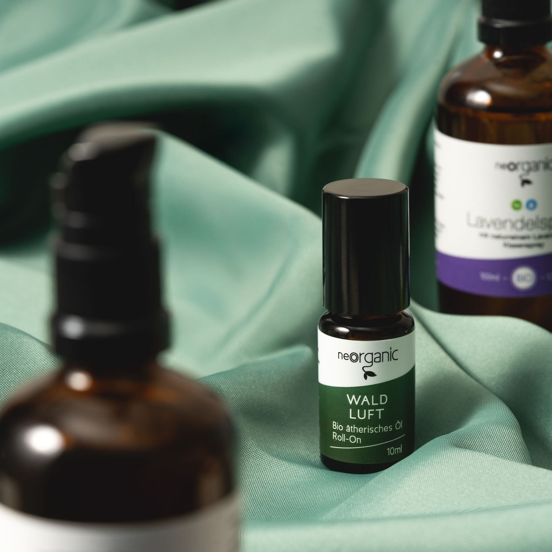 Shop Bio Ätherische Öle Roll-Ons at neoOrganic | neoOrganic